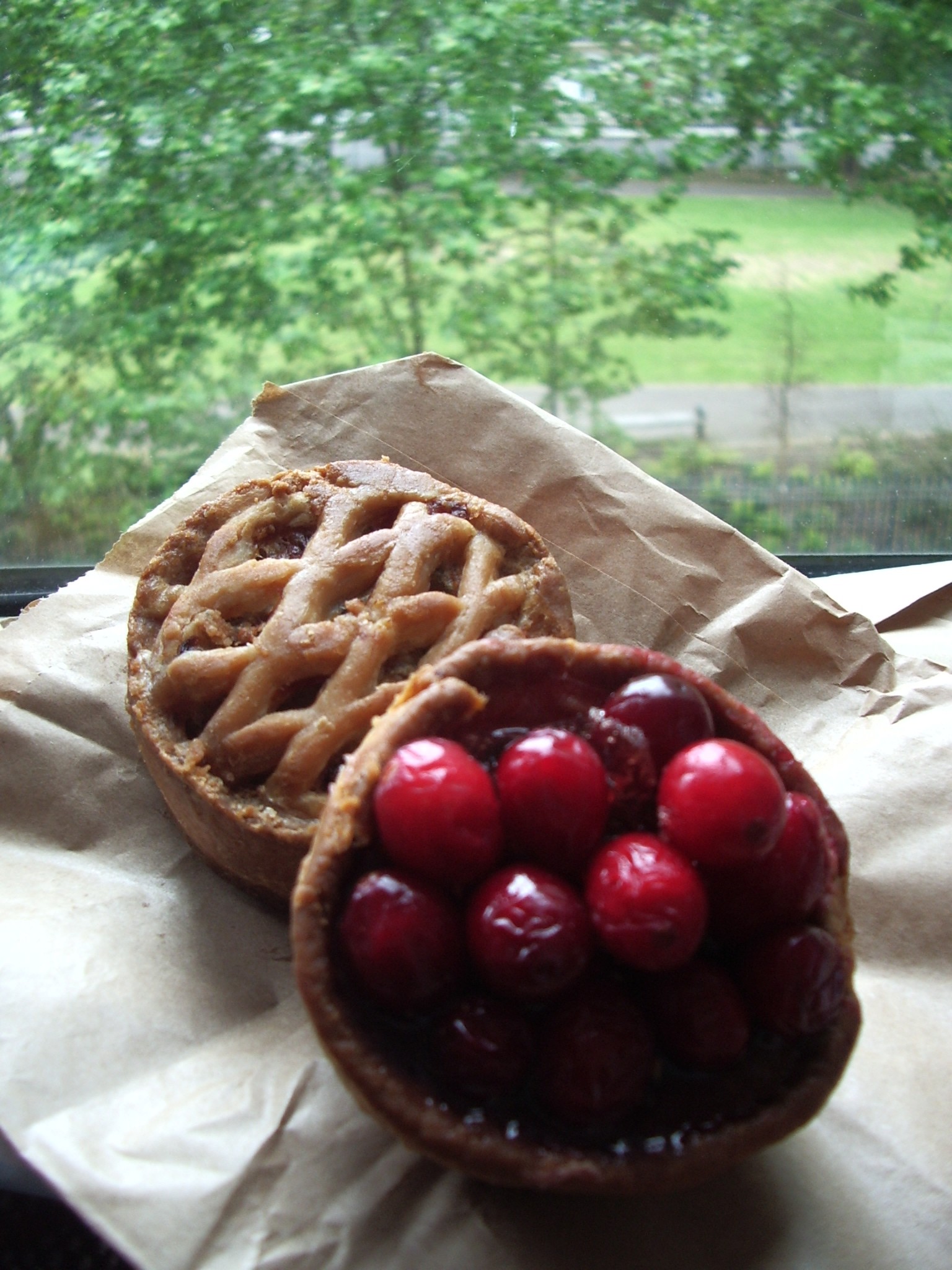 Lipsticktraces on Spoutible