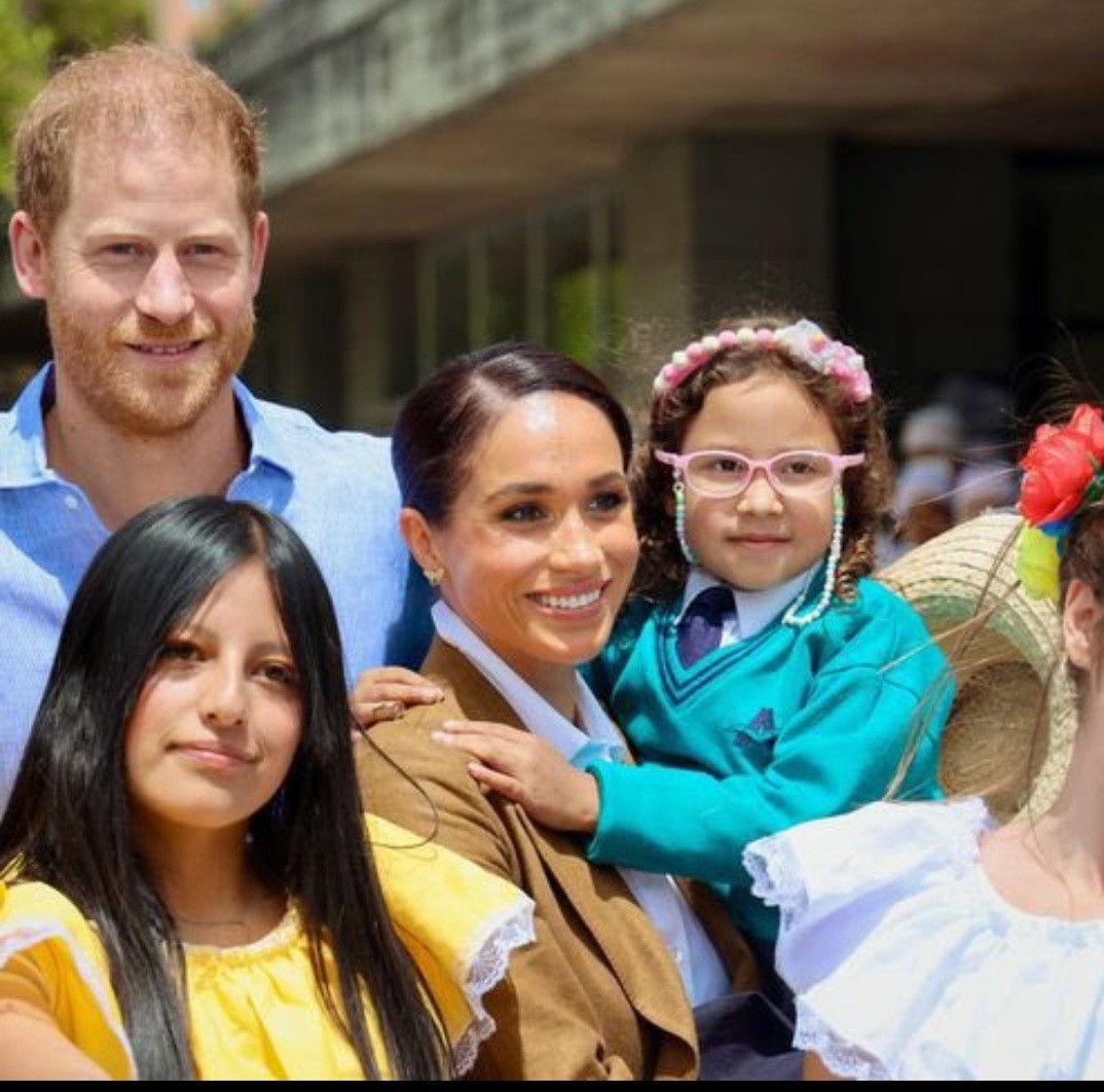 Sussex Squad Meet Up On Spoutible